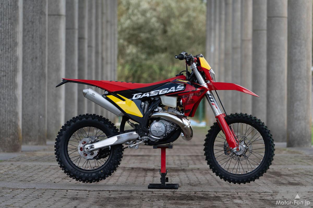 1990年代を彷彿とさせる姿！ GASGASのリミテッドモデル『EC 300 GP』 | 画像ギャラリー ( 1枚目 / 全5枚 ...