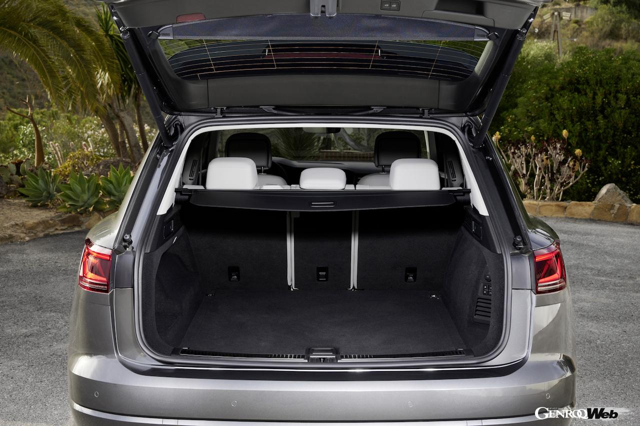 「フォルクスワーゲン トゥアレグ」がフェイスリフト「レッドに輝くVWロゴをリヤに採用」【動画】 | 画像ギャラリー ( 20枚目 / 全26枚 ） ｜ GENROQ Web(ゲンロク ウェブ)